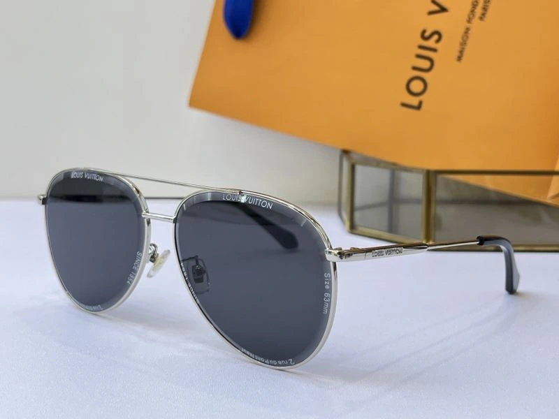 Accurate model Louis Vuitton Sunglasses