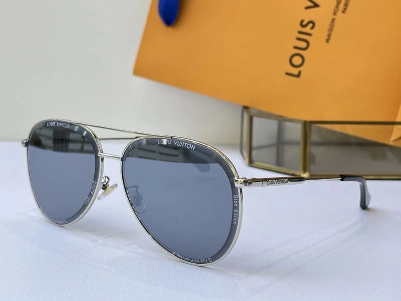 Accurate model Louis Vuitton Sunglasses