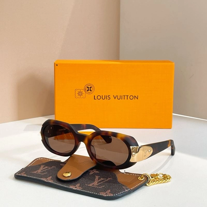 Accurate model Louis Vuitton Sunglasses