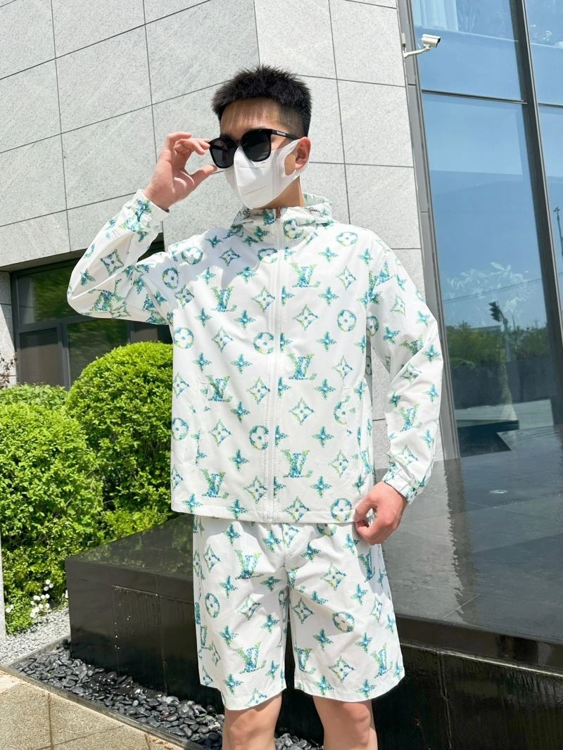Accurate model Louis Vuitton Sunscreen Jacket
