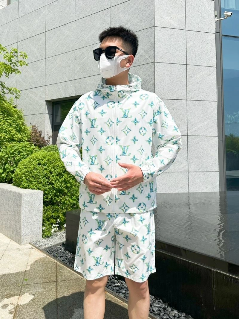 Accurate model Louis Vuitton Sunscreen Jacket