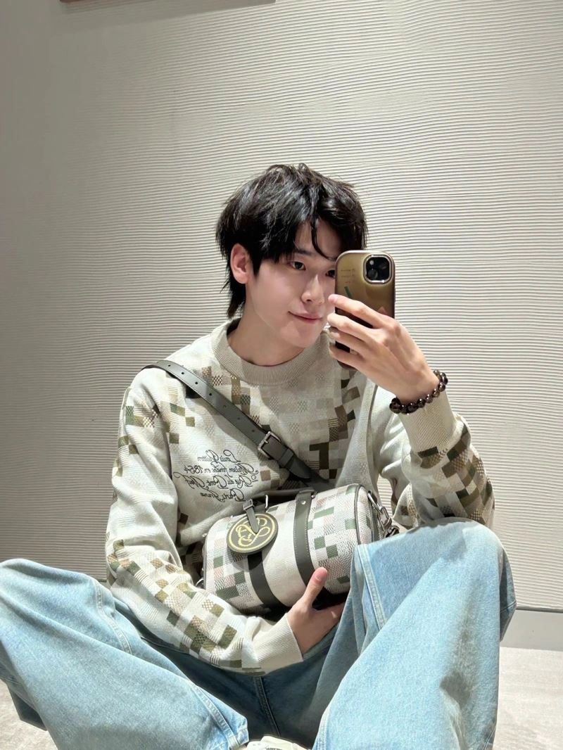 Precise copy Louis Vuitton Sweaters