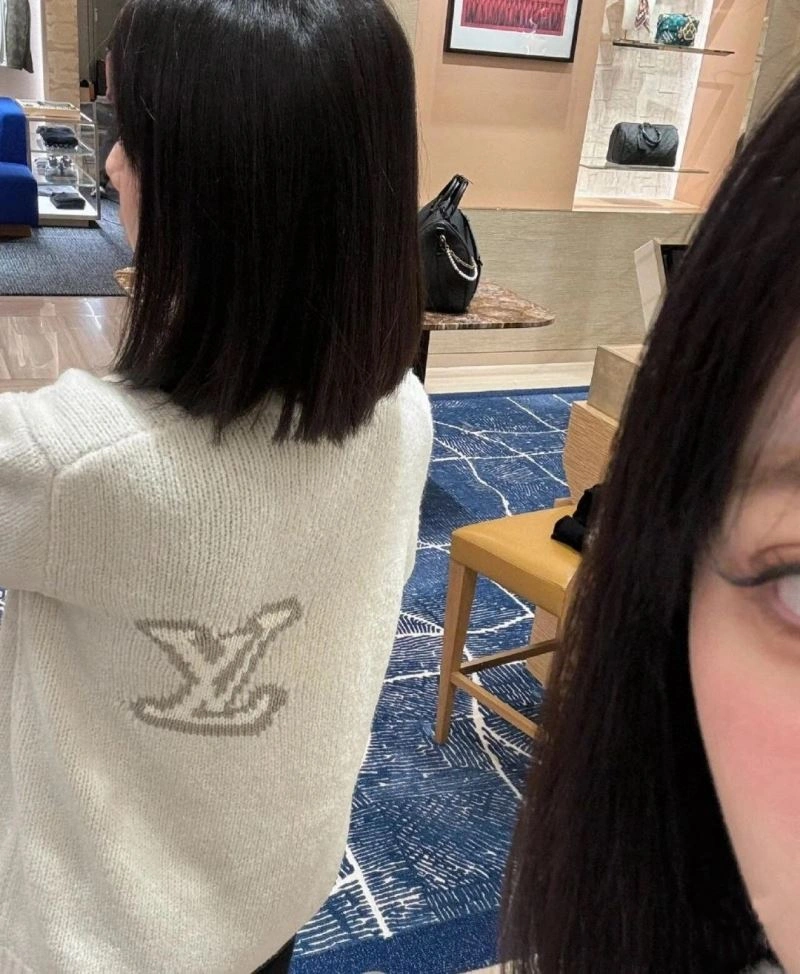 Top mirror Louis Vuitton Sweaters