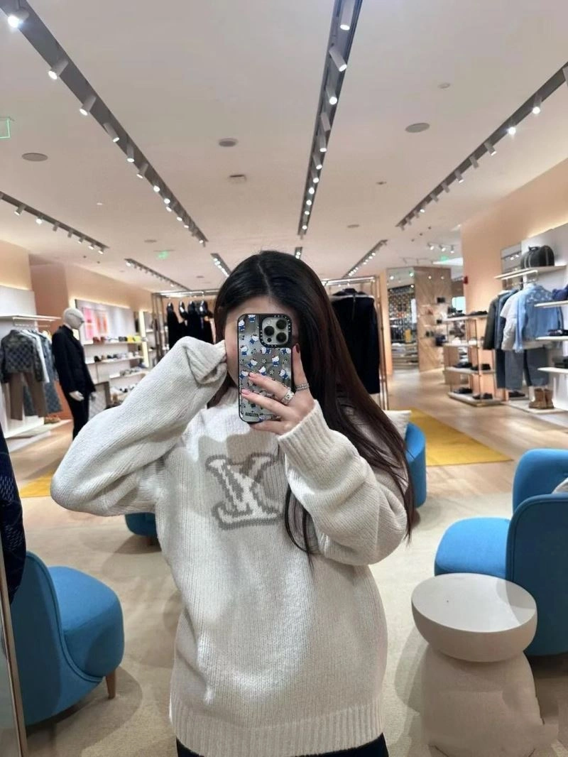 Top mirror Louis Vuitton Sweaters