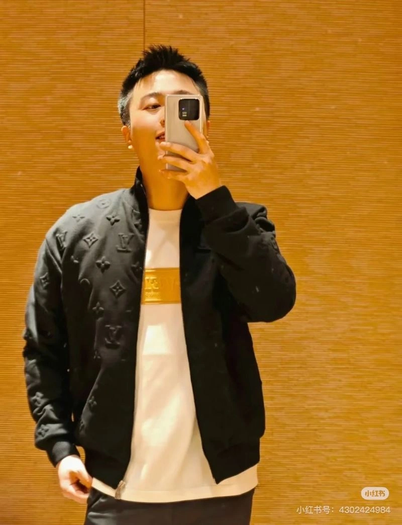Top match Louis Vuitton Sweaters