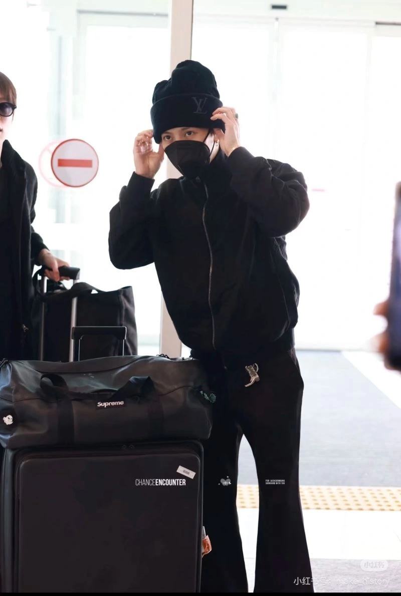 Top match Louis Vuitton Sweaters
