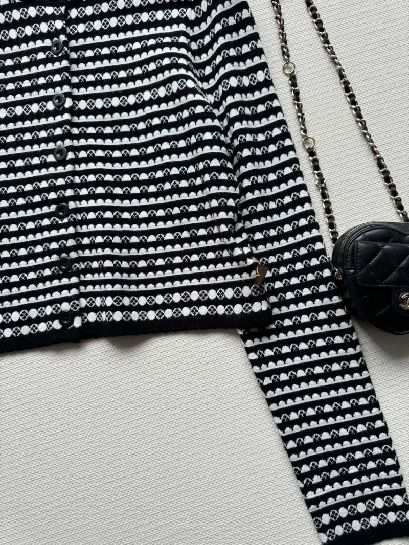 Official Louis Vuitton Sweaters
