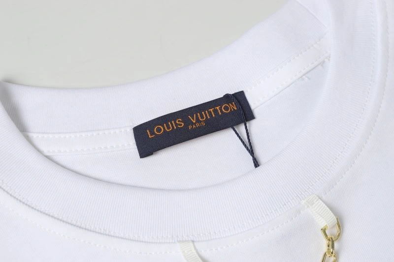Accurate model Louis Vuitton T-Shirts