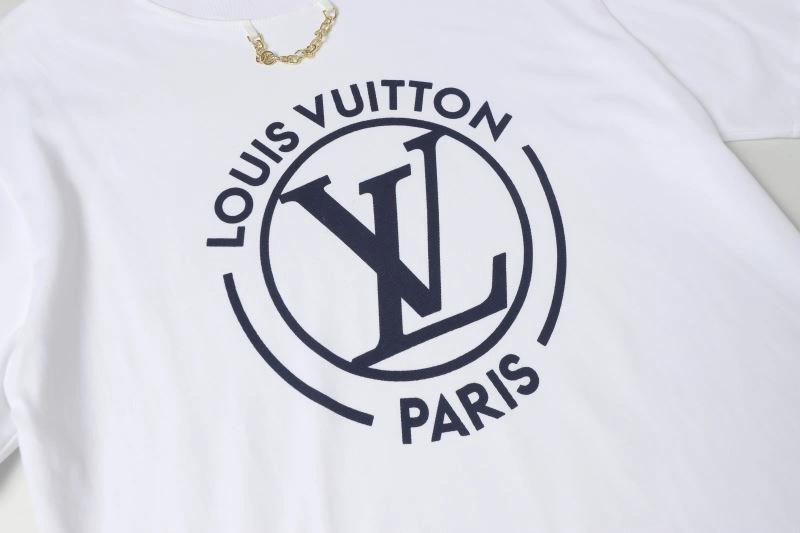 Accurate model Louis Vuitton T-Shirts