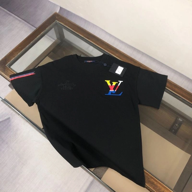 Accurate model Louis Vuitton T-Shirts