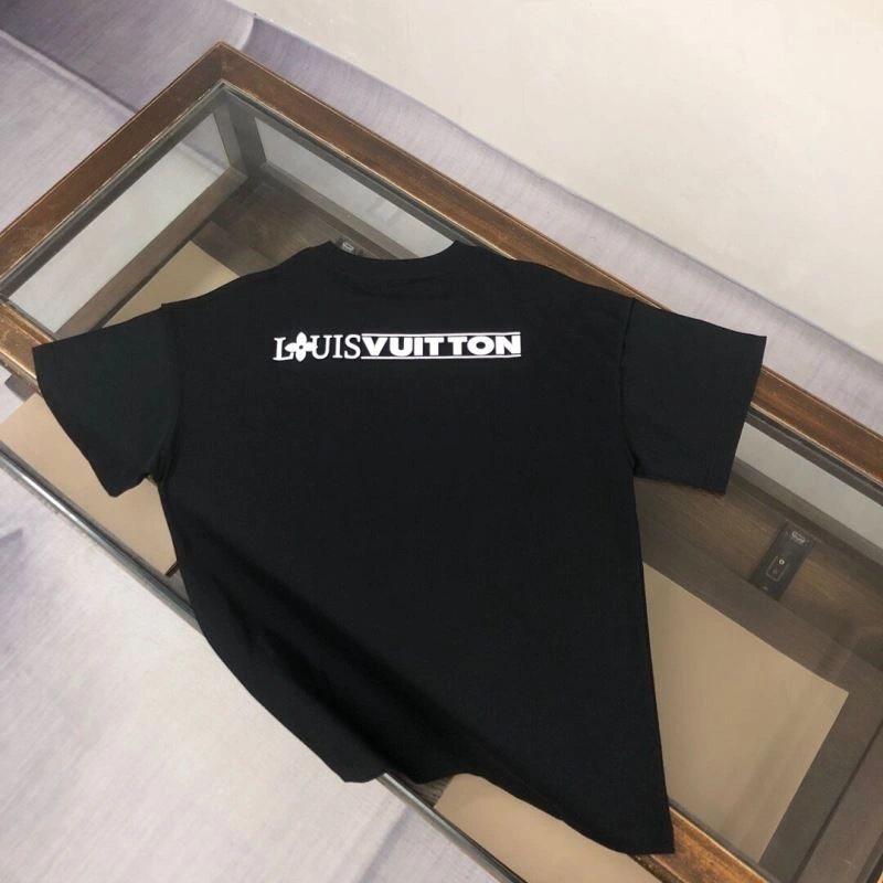 Accurate model Louis Vuitton T-Shirts