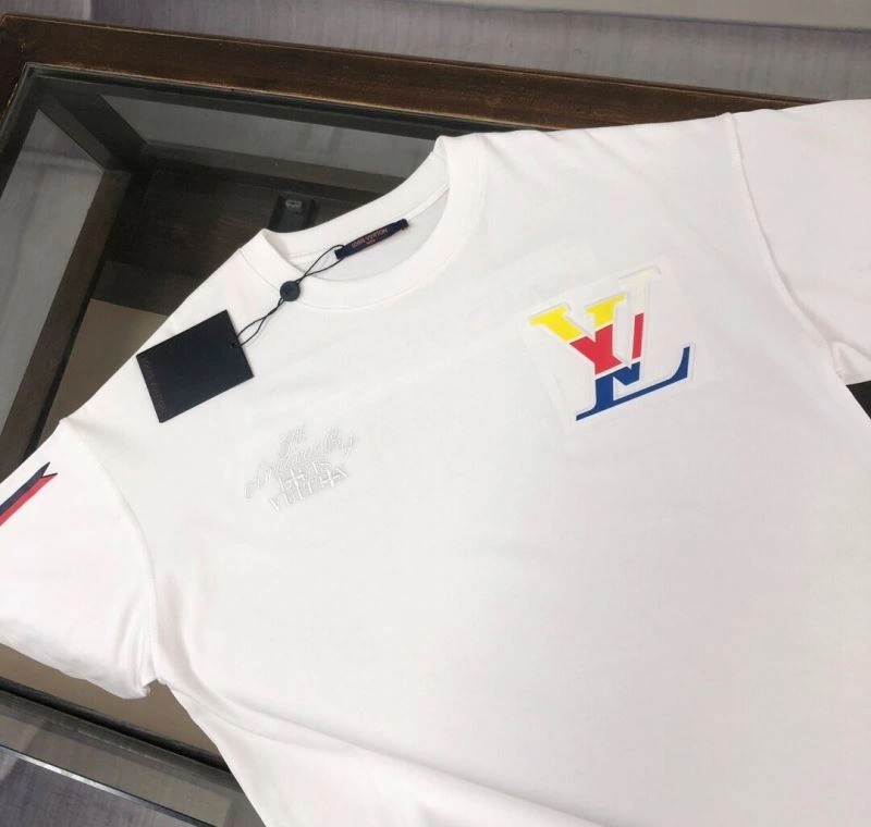 Accurate model Louis Vuitton T-Shirts
