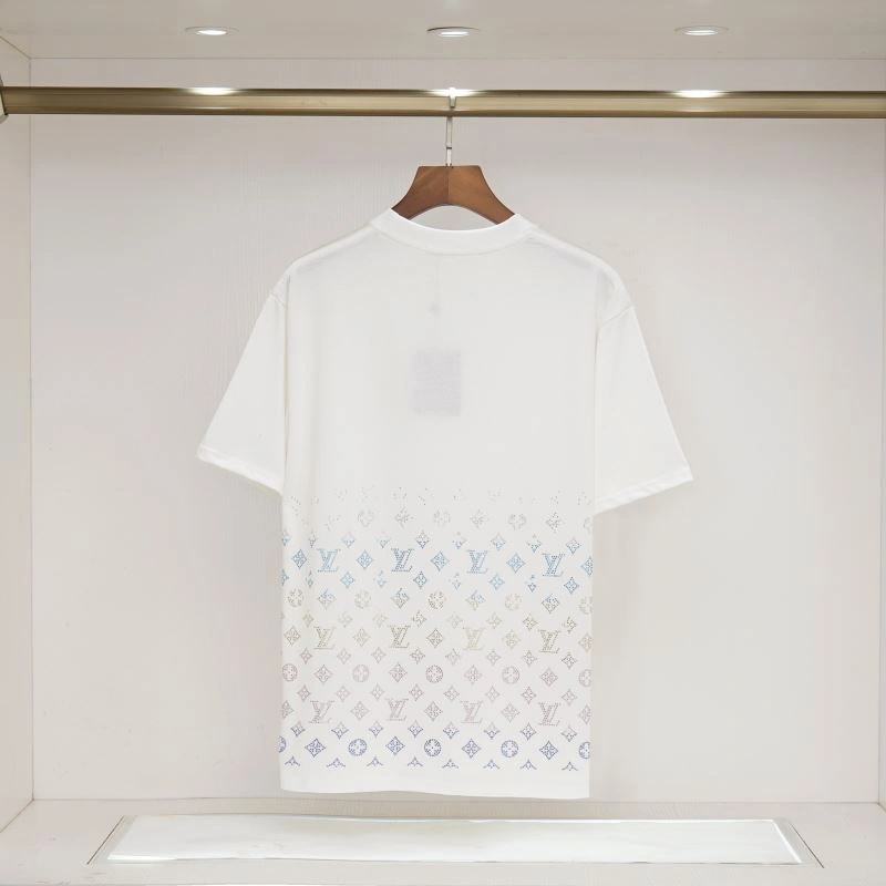 Accurate model Louis Vuitton T-Shirts