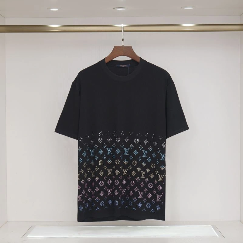 Accurate model Louis Vuitton T-Shirts