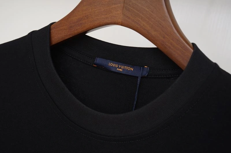 Accurate model Louis Vuitton T-Shirts