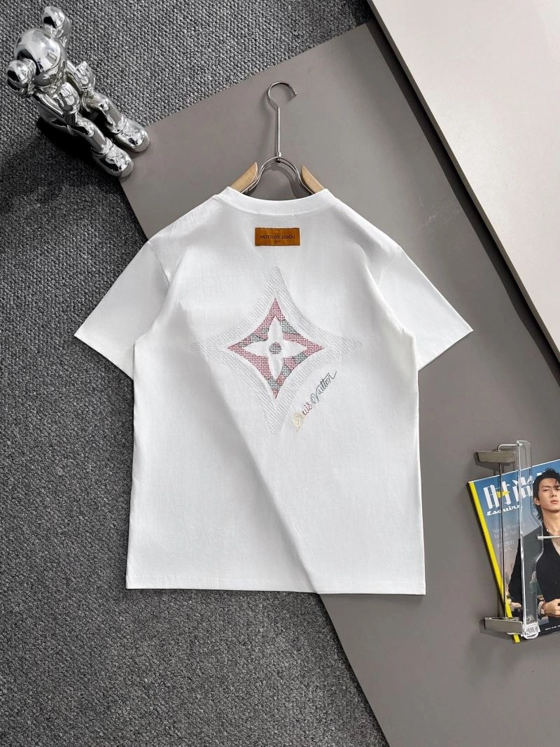 Accurate model Louis Vuitton T-Shirts