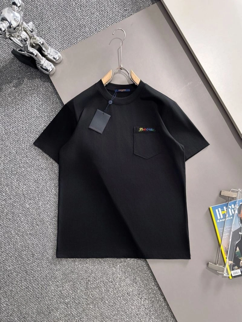 Accurate model Louis Vuitton T-Shirts