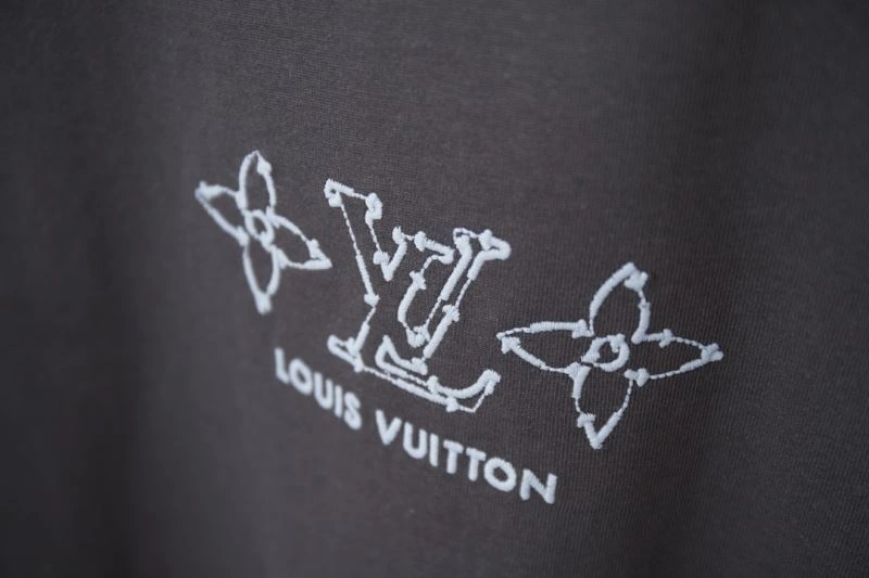 Precise copy Louis Vuitton T-Shirts