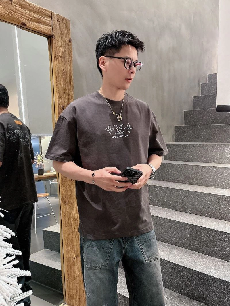 Precise copy Louis Vuitton T-Shirts