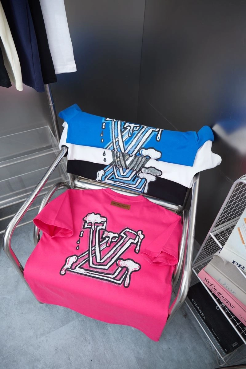 Indistinguishable Louis Vuitton T-Shirts