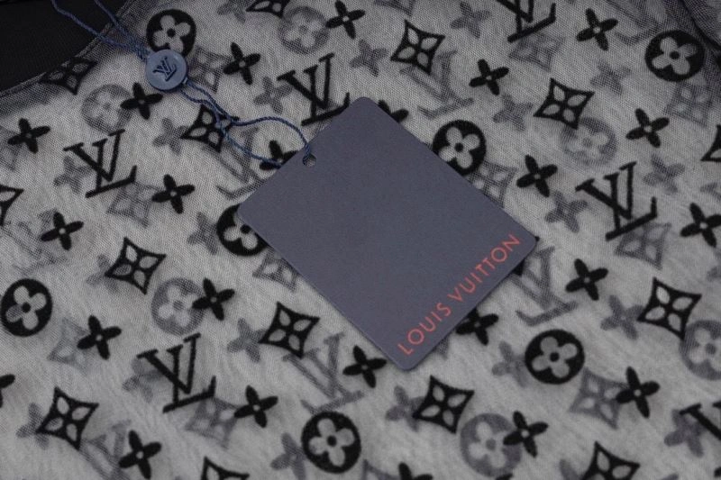 Precise copy Louis Vuitton T-Shirts