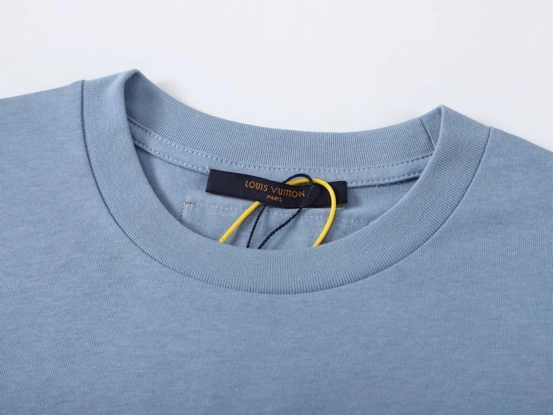 Accurate model Louis Vuitton T-Shirts
