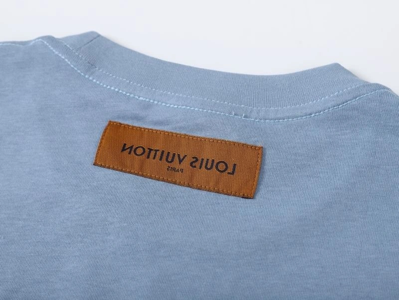 Accurate model Louis Vuitton T-Shirts