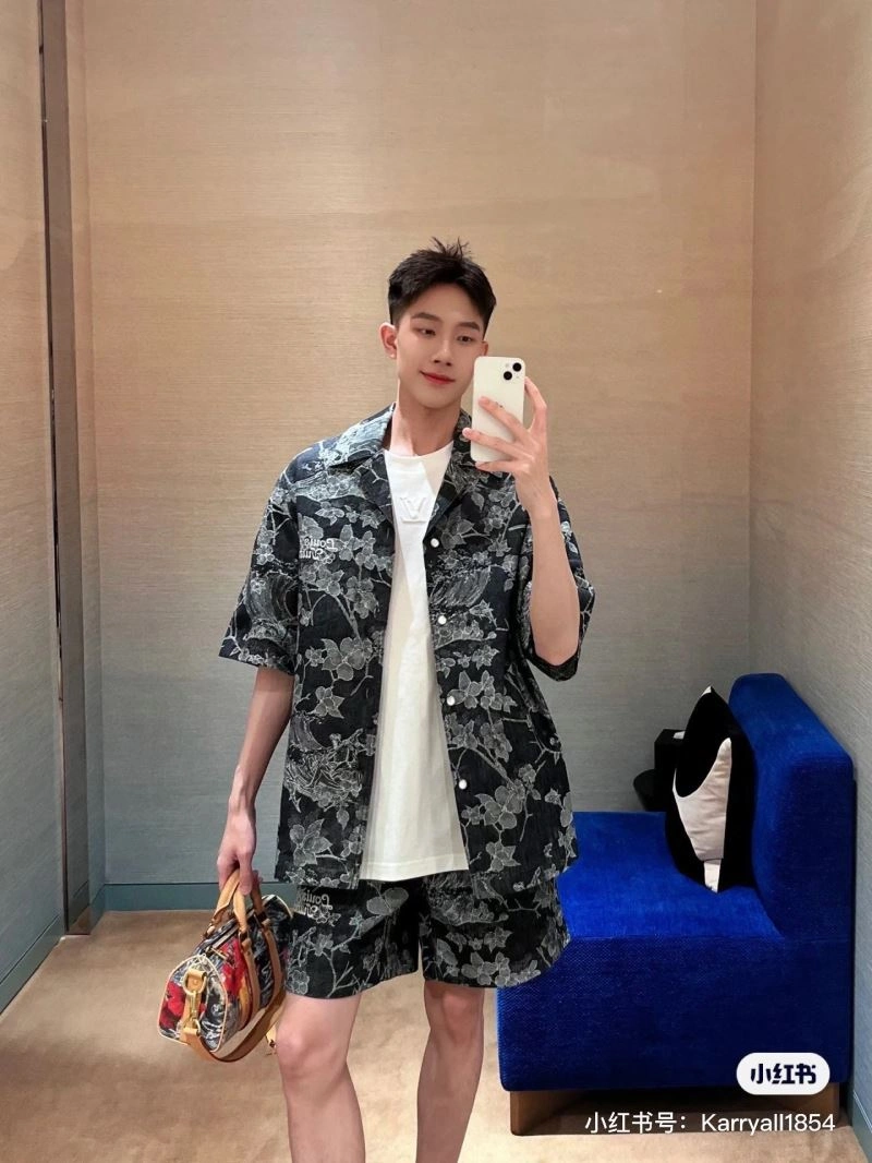Bargain Louis Vuitton T-Shirts