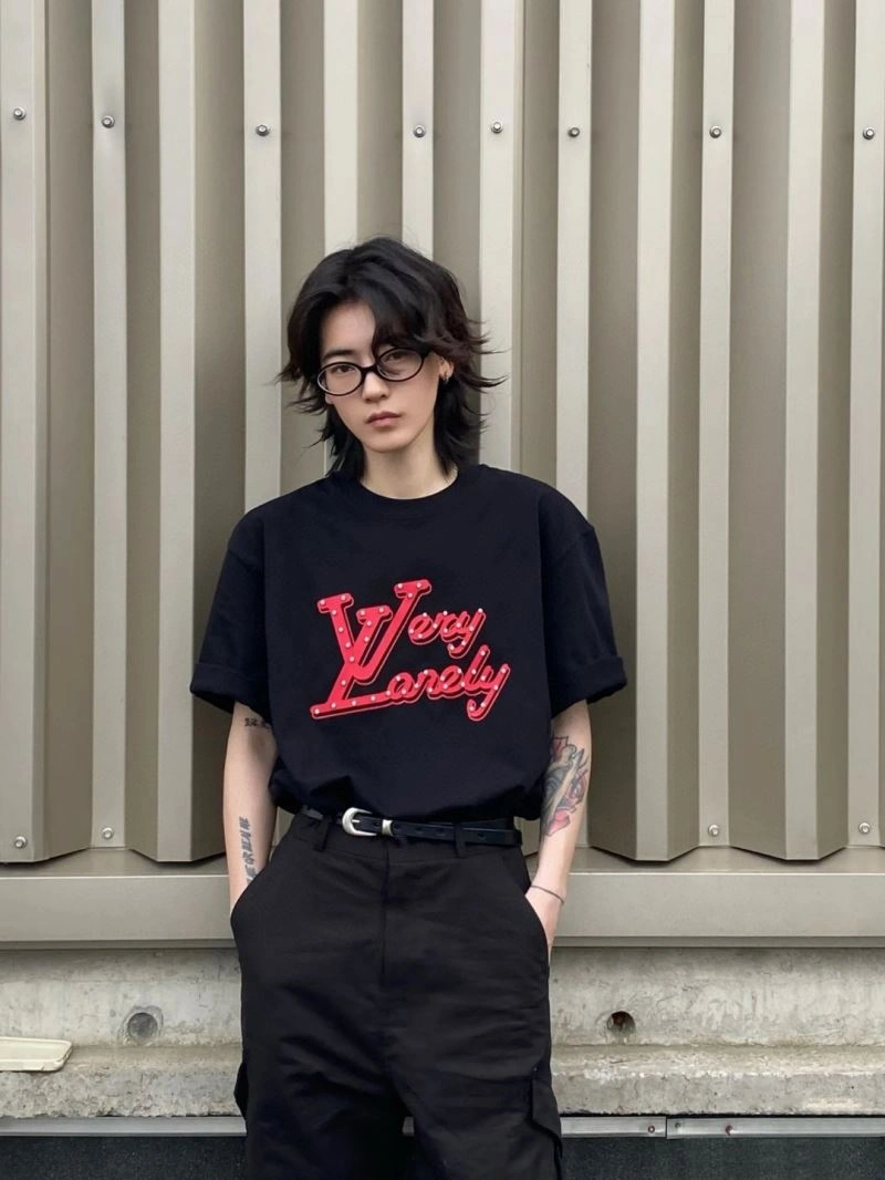 Accurate model Louis Vuitton T-Shirts
