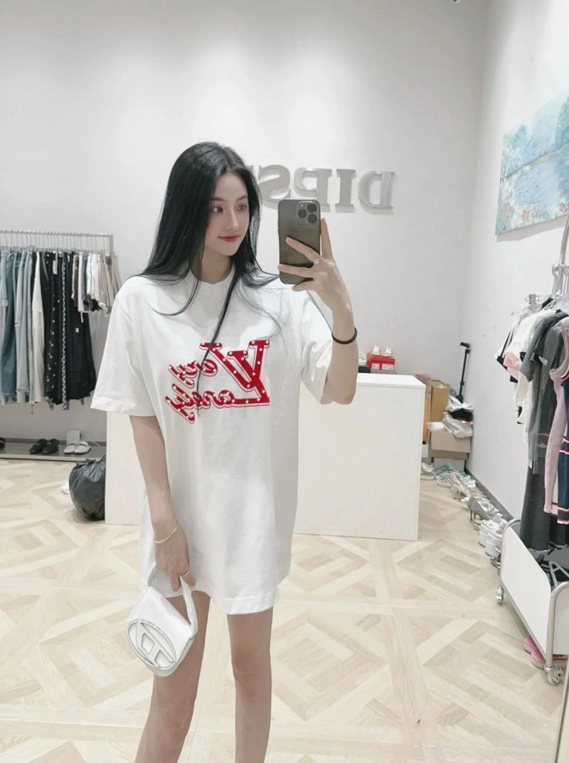 Accurate model Louis Vuitton T-Shirts