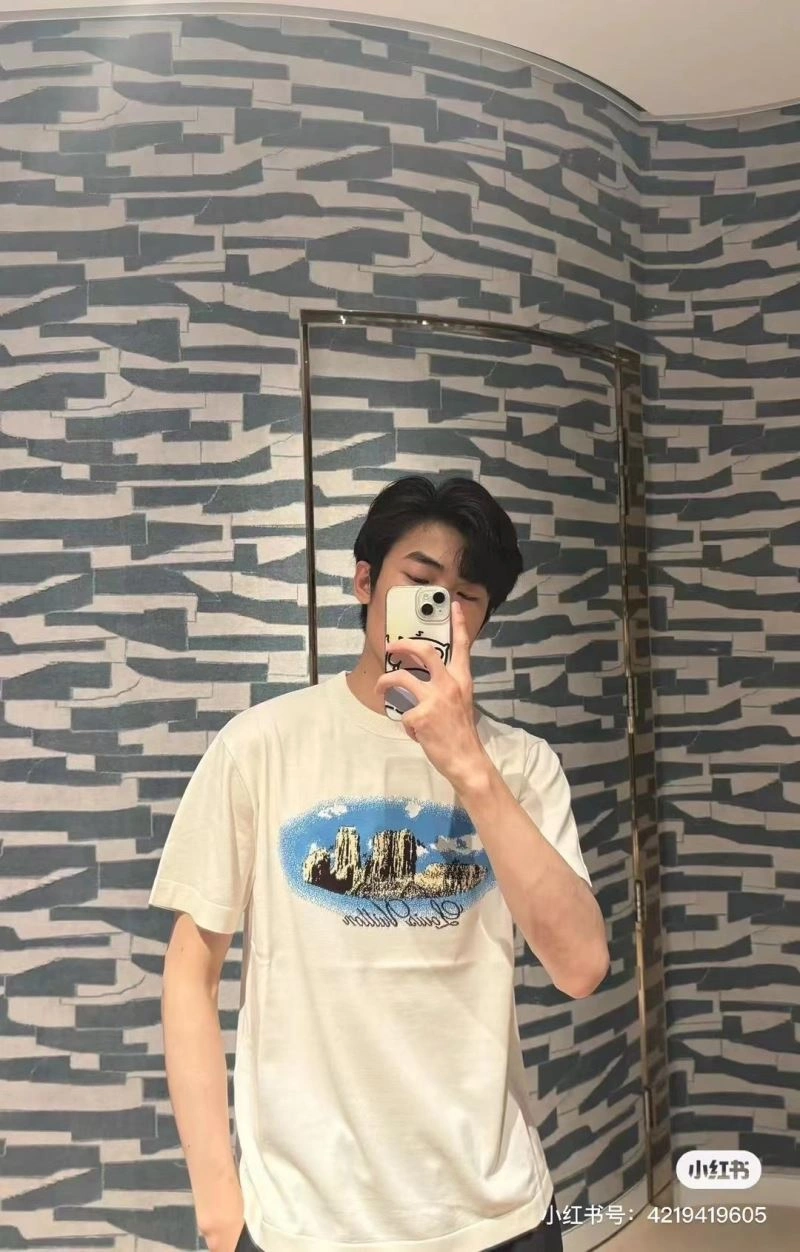 Factory-made Louis Vuitton T-Shirts