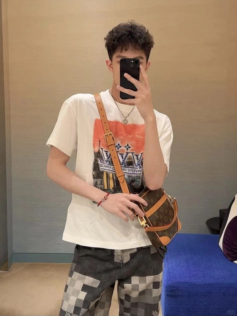 Bargain Louis Vuitton T-Shirts