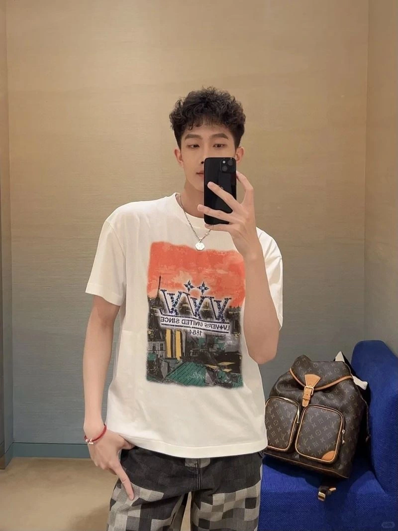 Bargain Louis Vuitton T-Shirts