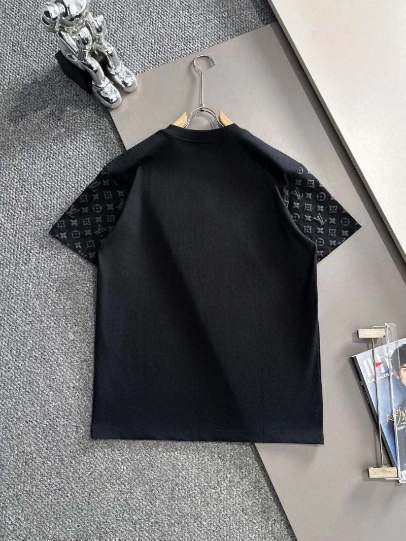 Accurate model Louis Vuitton T-Shirts
