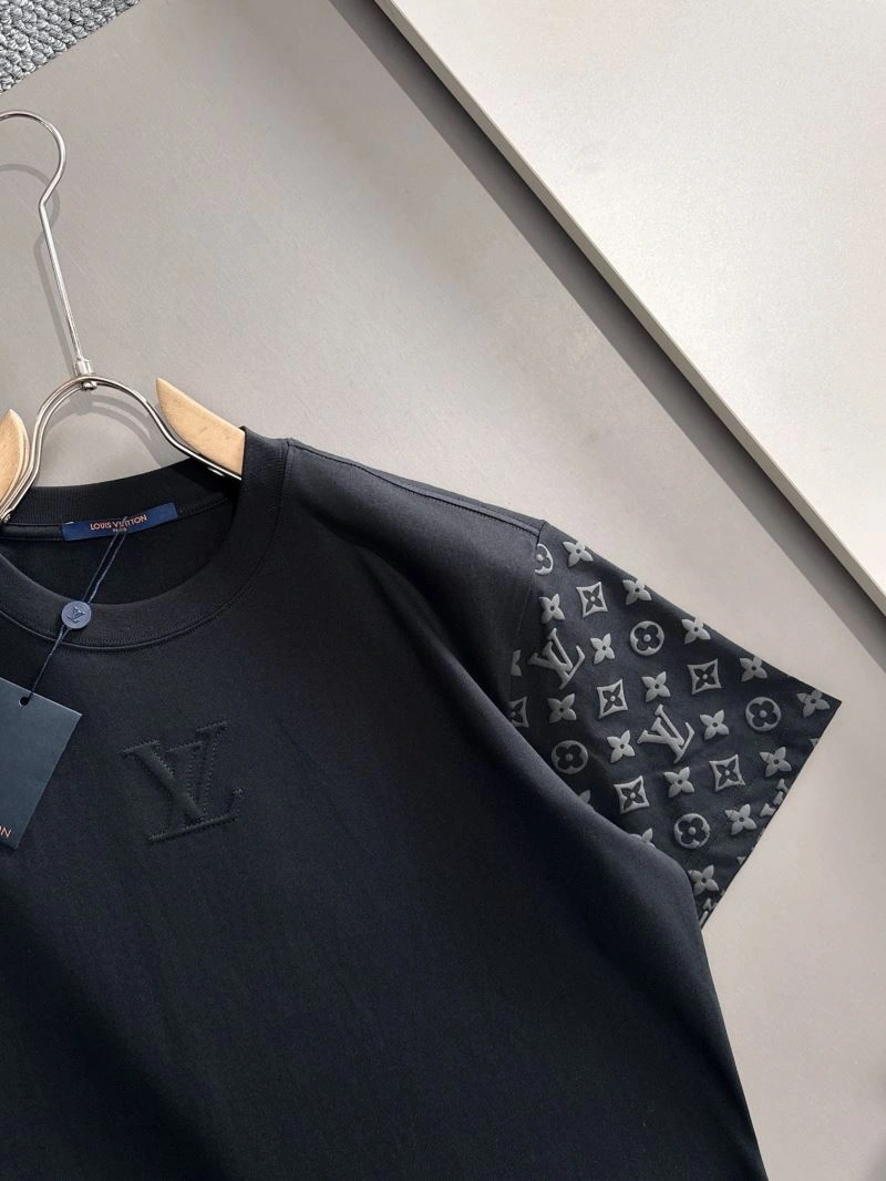 Accurate model Louis Vuitton T-Shirts