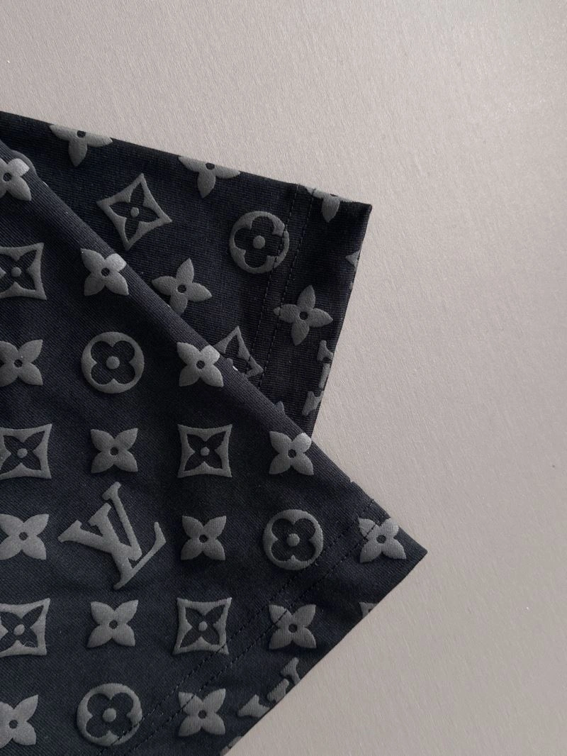 Accurate model Louis Vuitton T-Shirts