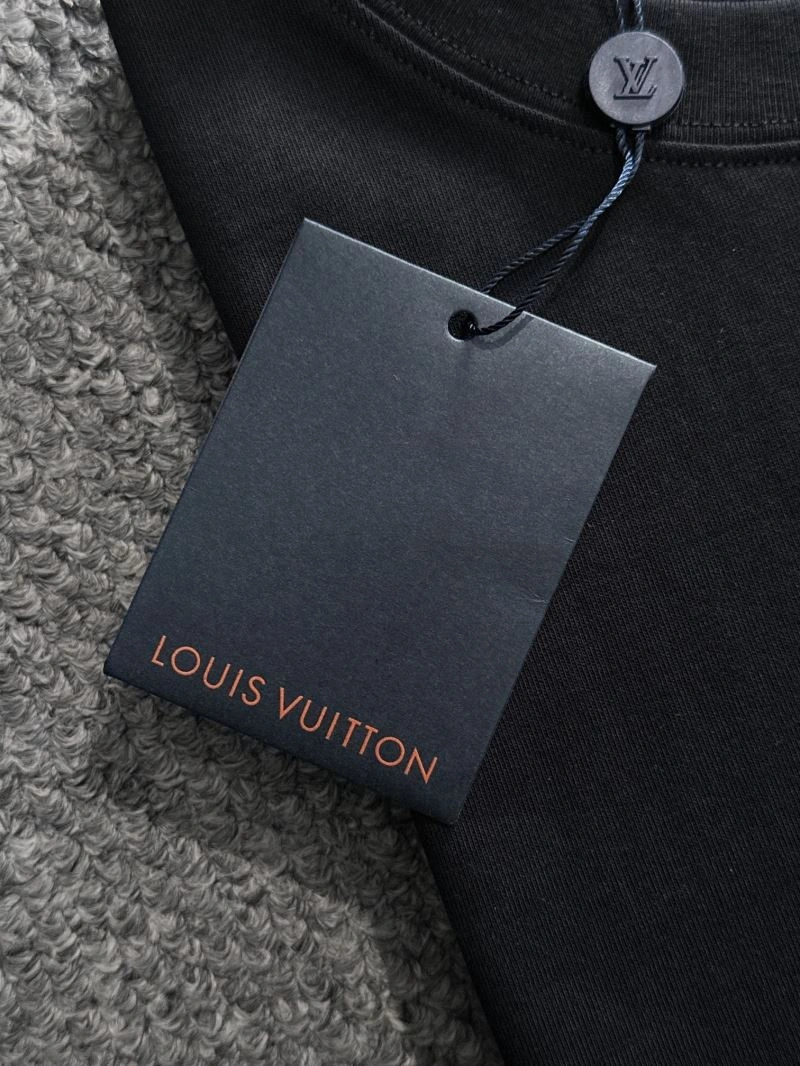 Accurate model Louis Vuitton T-Shirts
