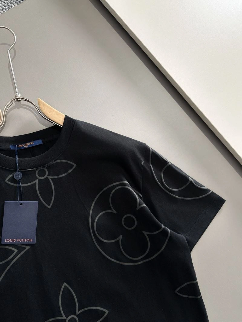 Precise copy Louis Vuitton T-Shirts