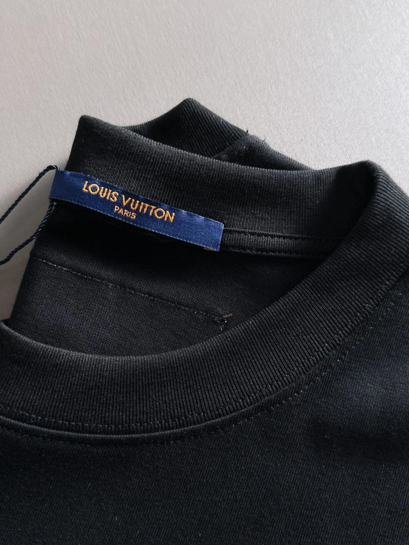 Accurate model Louis Vuitton T-Shirts