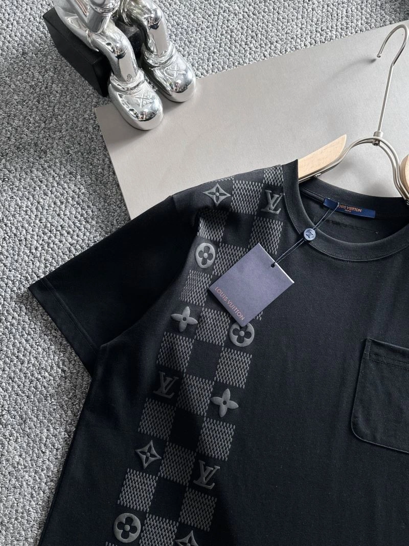 Accurate model Louis Vuitton T-Shirts