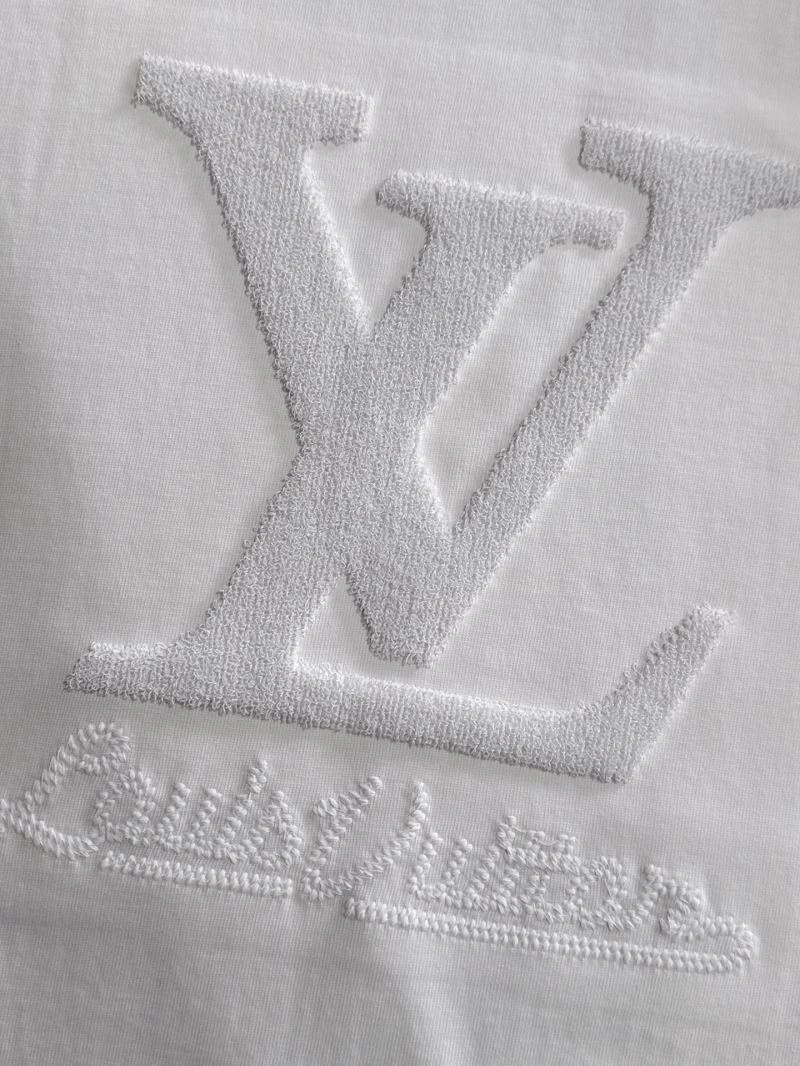 Indistinguishable Louis Vuitton T-Shirts