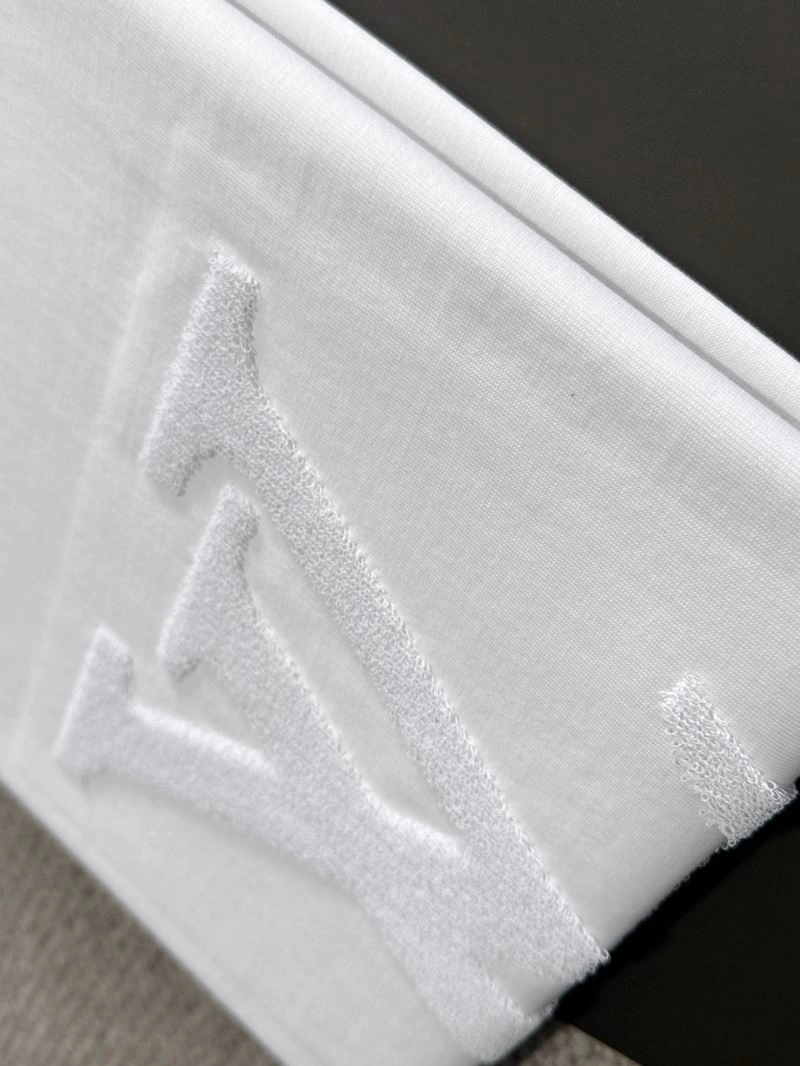 Indistinguishable Louis Vuitton T-Shirts