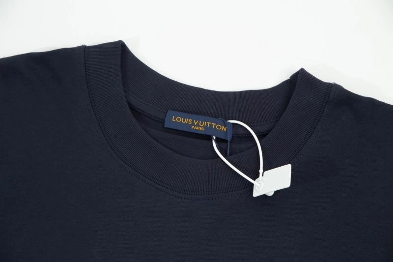 Accurate model Louis Vuitton T-Shirts