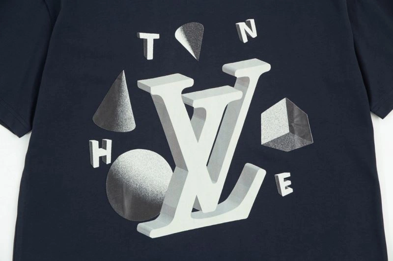 Accurate model Louis Vuitton T-Shirts