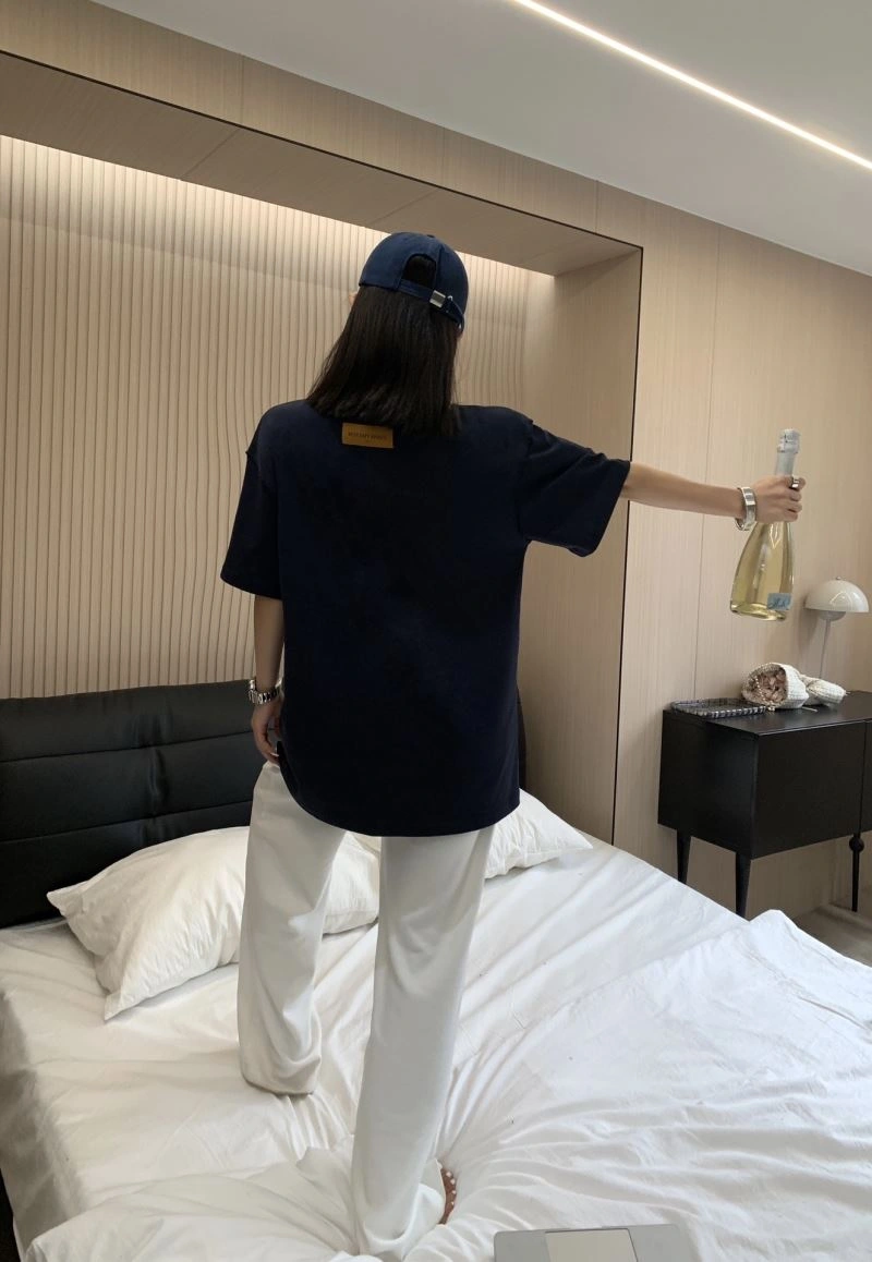 Accurate model Louis Vuitton T-Shirts