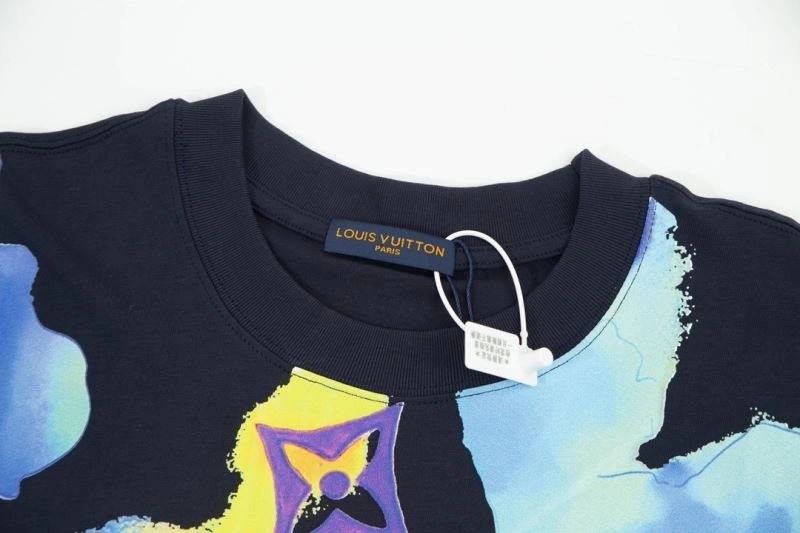 Accurate model Louis Vuitton T-Shirts