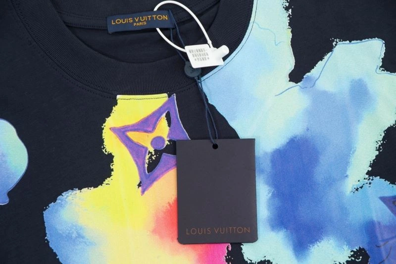 Accurate model Louis Vuitton T-Shirts