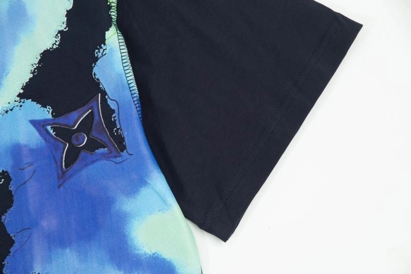 Accurate model Louis Vuitton T-Shirts