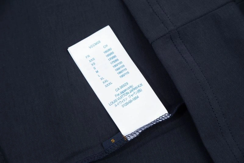 Accurate model Louis Vuitton T-Shirts