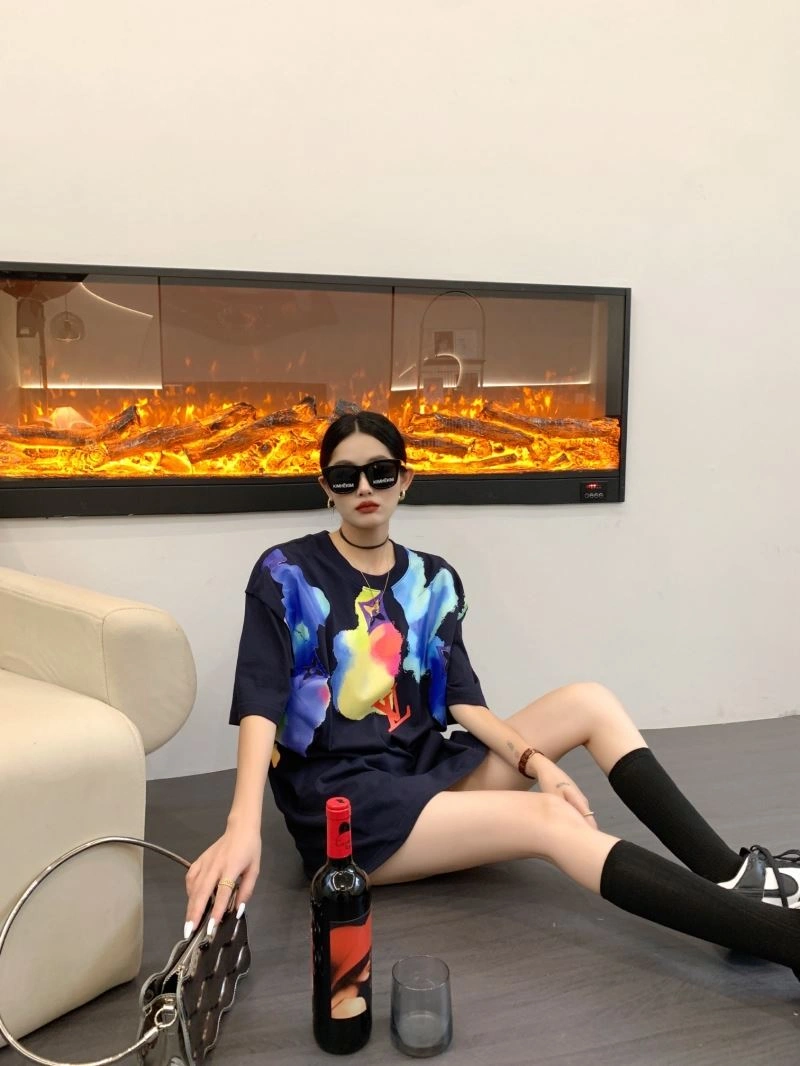 Accurate model Louis Vuitton T-Shirts
